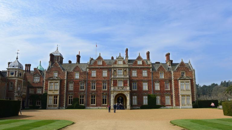 The Queen's Wedding Gift to Meghan Markle and Prince Harry - What Is ...