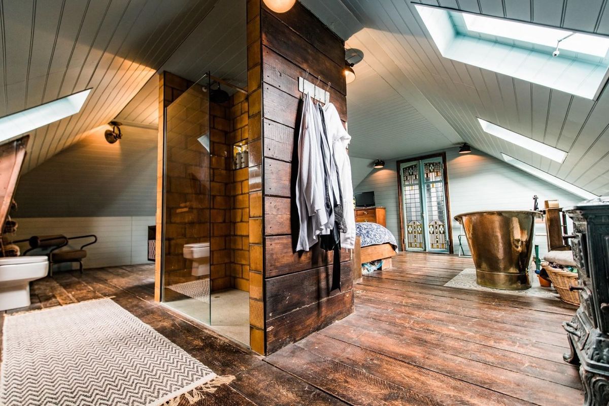 Victorian bathhouse converted into incredible family home with its own ...