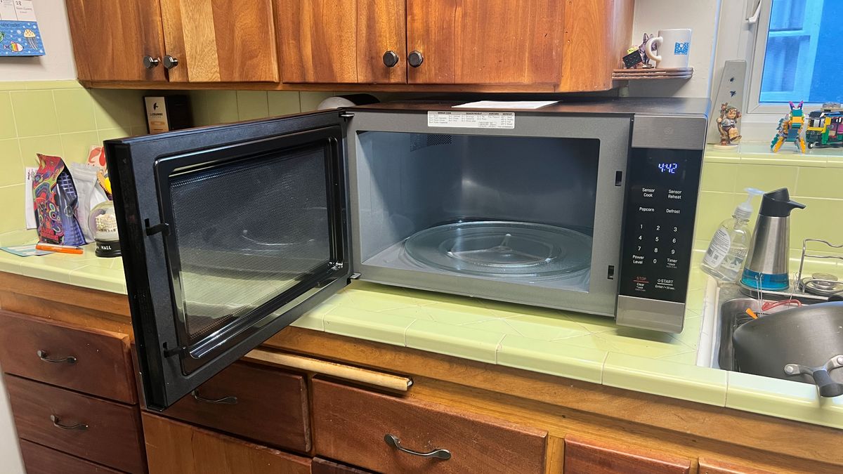 LG LMC2075ST 2.0 cu. ft. NeoChef Countertop Microwave review | Top Ten ...