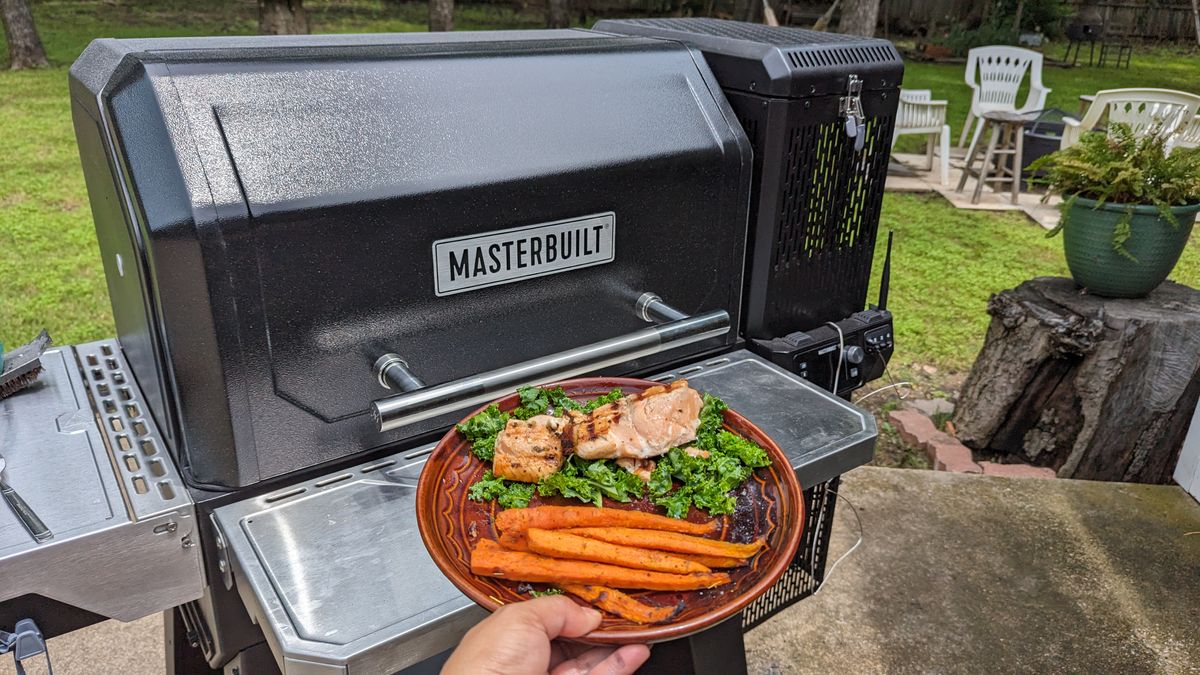 Masterbuilt Gravity Series XT Digital Charcoal Grill + Smoker review: a large charcoal grill and ...