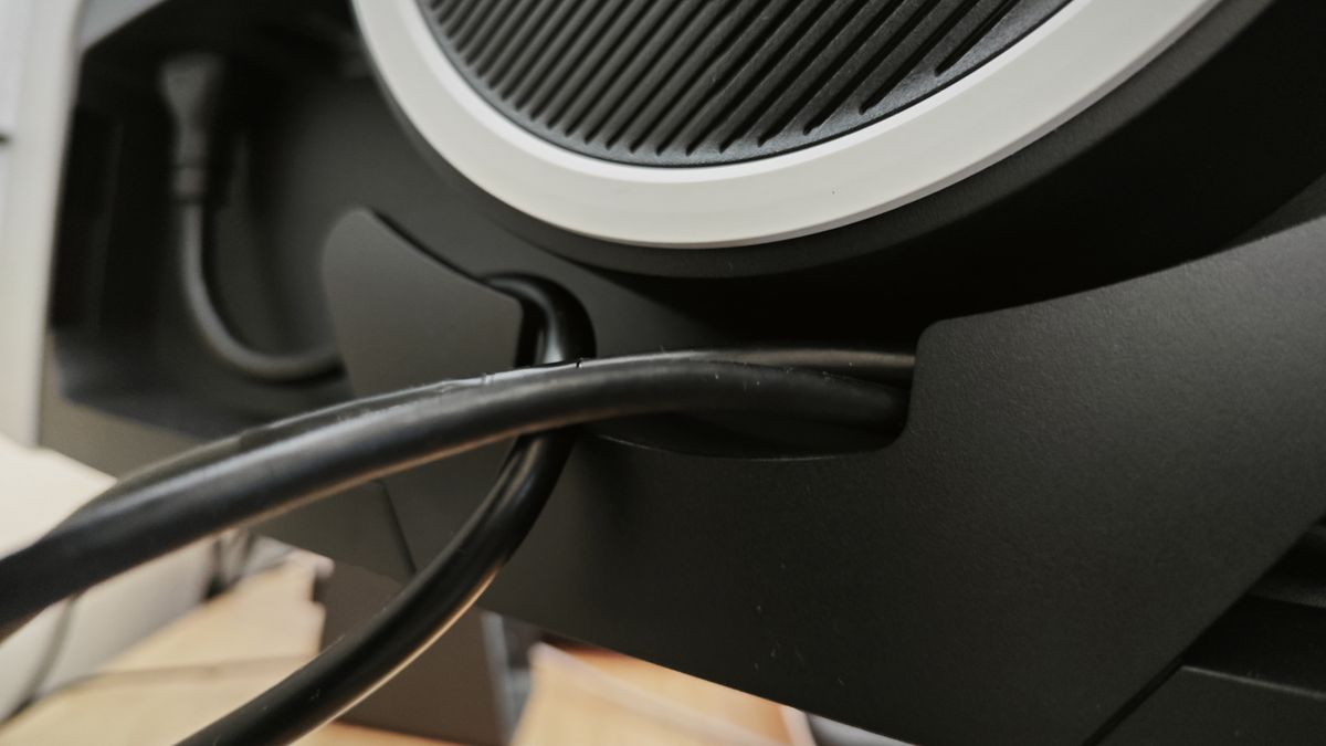 Alienware AW2723DF review: bright, bulky HDR gaming monitor goes hard ...