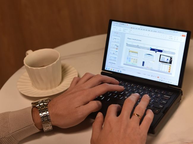 OneXPlayer G1 handheld gaming device packs up to a Strix Point or Arrow ...