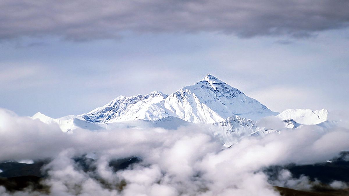 What's the highest a mountain can grow on Earth? | Live Science