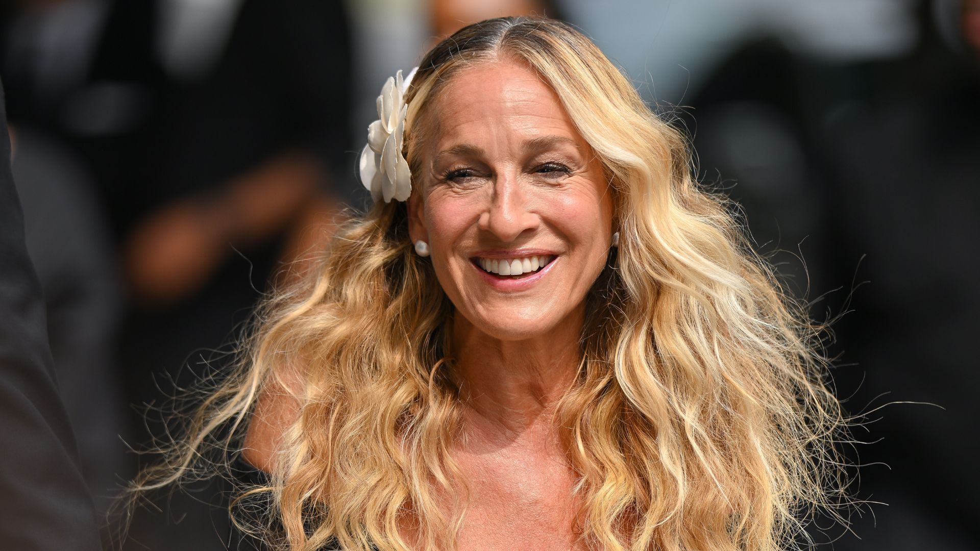Sarah Jessica Parker's monochrome look serves wedding guest inspiration ...