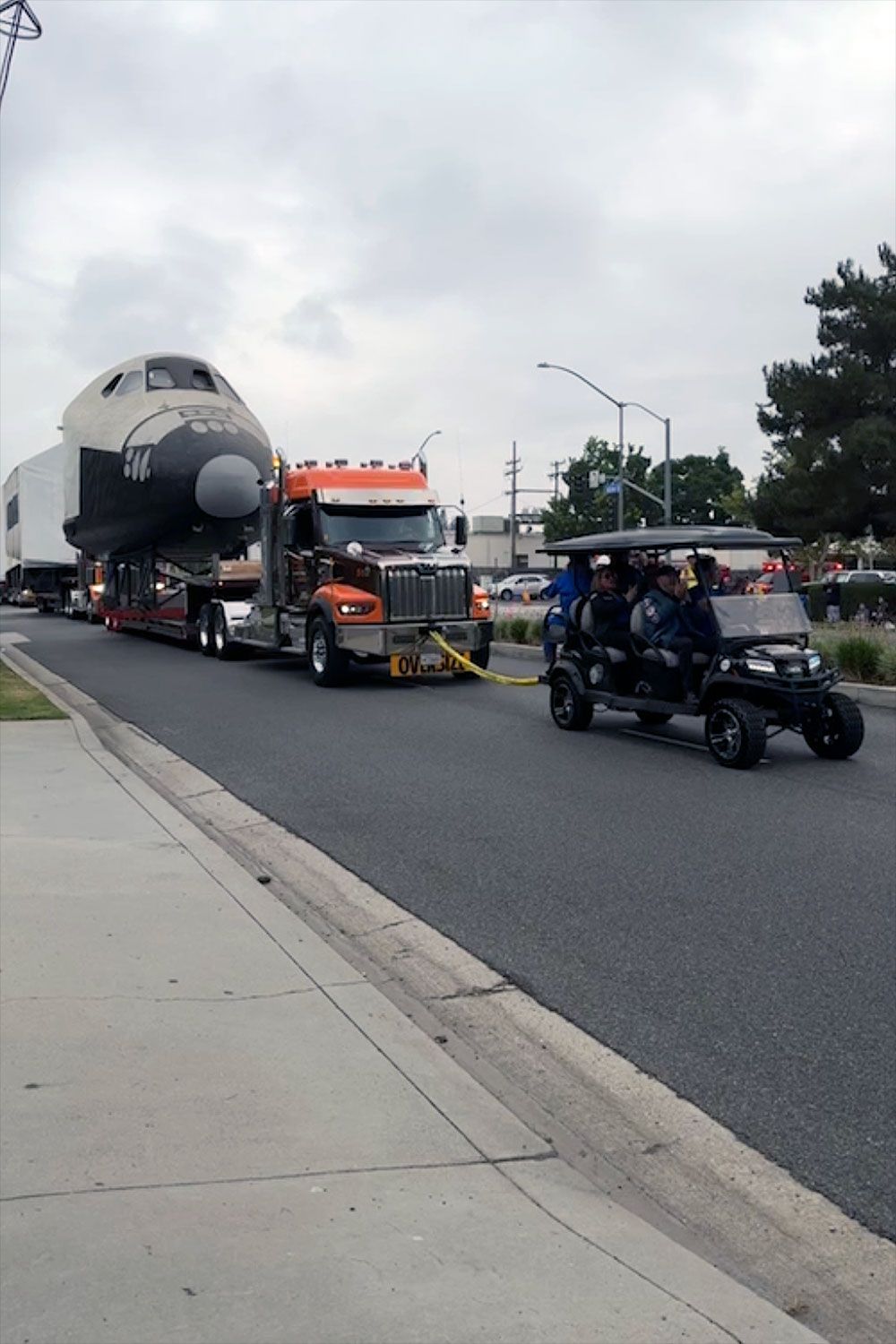 Full-size mock space shuttle makes first move towards Downey display ...
