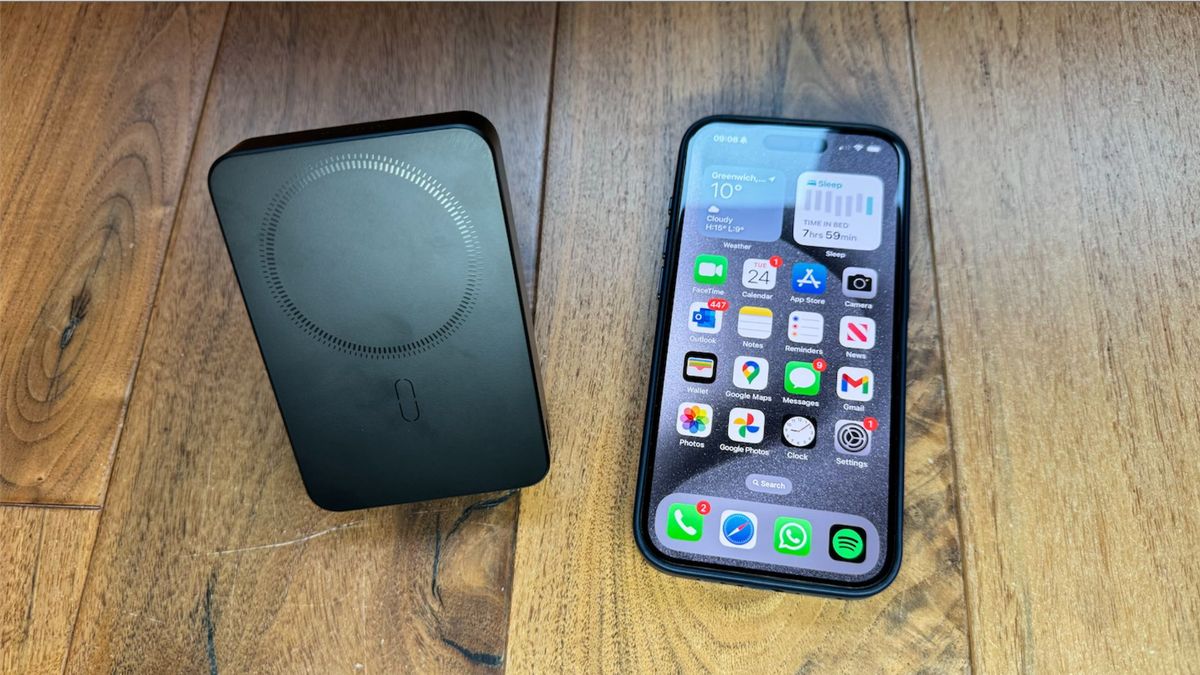 ESR HaloLock Kickstand Wireless Power Bank review: Portable iPhone ...