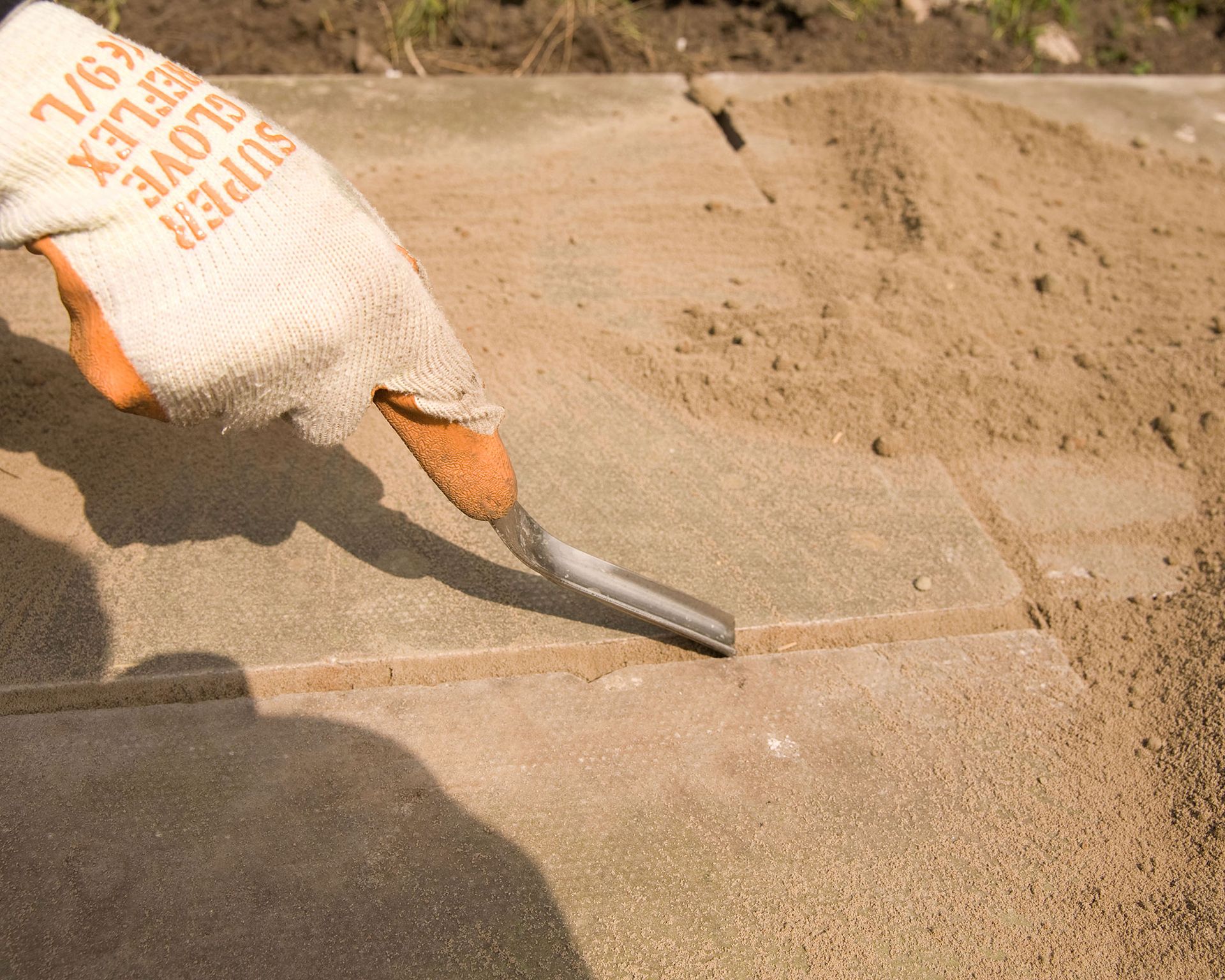 7 easy ways to remove weeds from patios and pavers | Gardeningetc