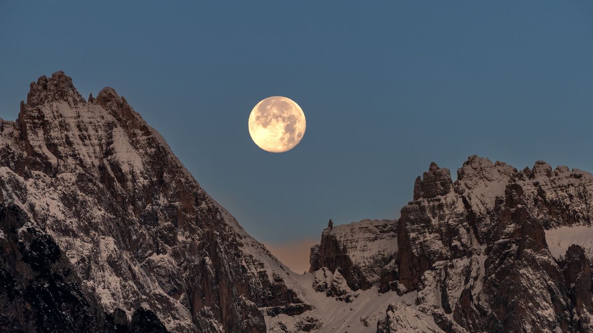 How to photograph the moon using a camera: techniques, kit, and ...