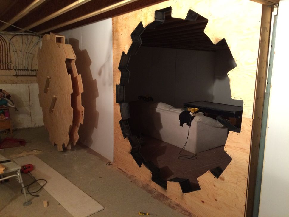 Fallout fan builds Vault-Tec door, is awesome | PC Gamer