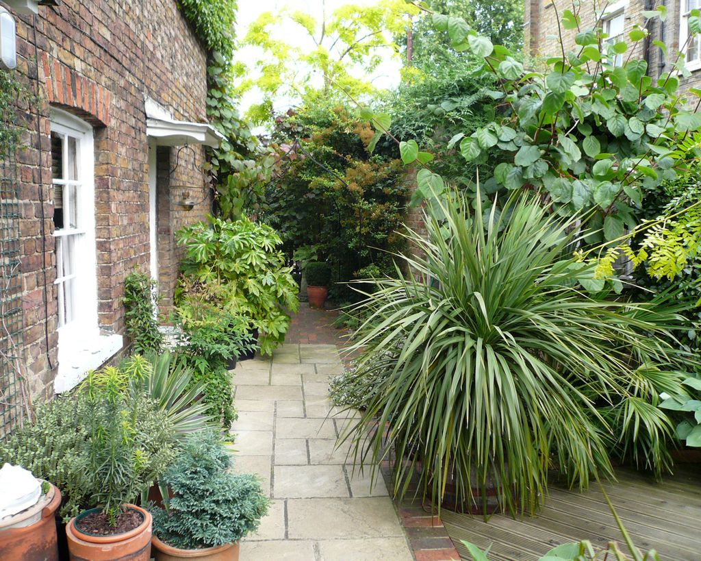 Learn the dos and don'ts of designing a path for your space | Gardeningetc