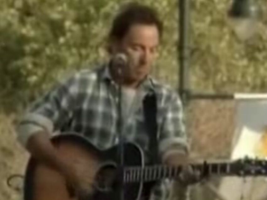 Bruce Springsteen sings for Obama | MusicRadar