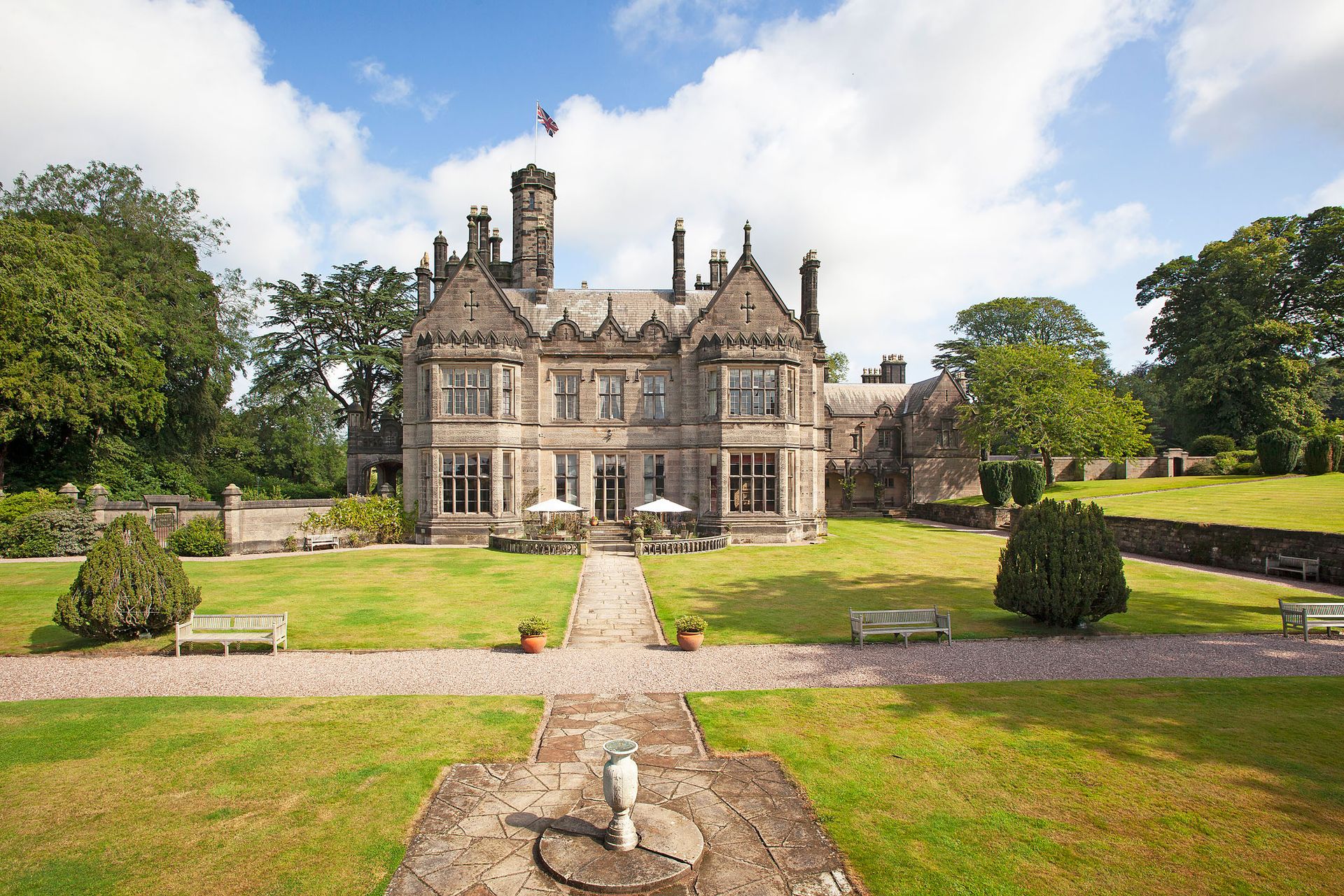 A spectacular 'farm' for sale that's more Downton Abbey than dirty ...