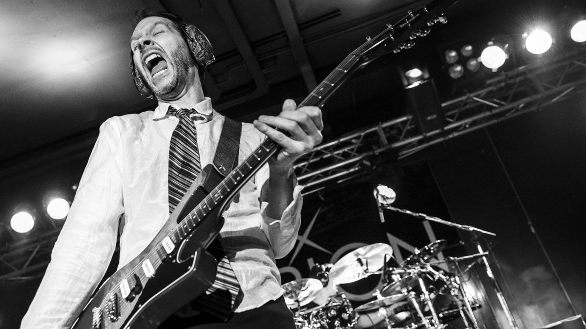 30-day guitar challenge, day 10: Use Paul Gilbert's 4th-less blues ...