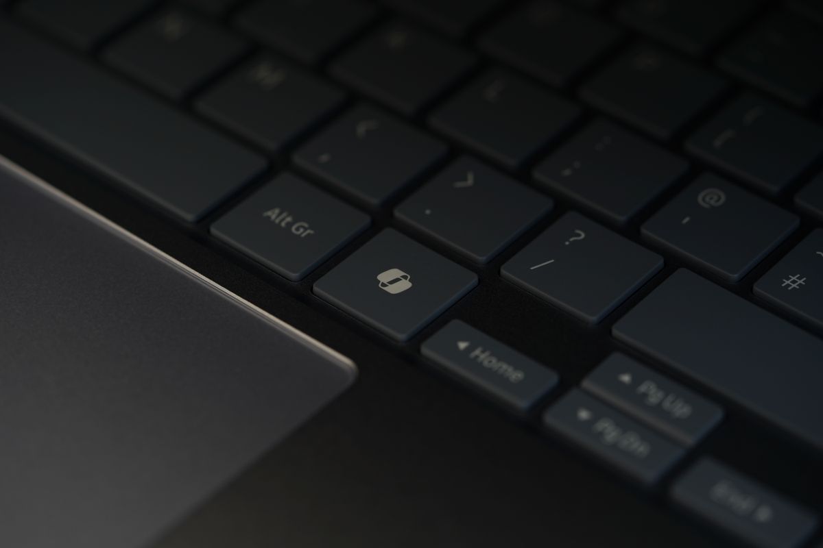 Samsung Galaxy Book4 Edge hands-on review: early signs of a game ...