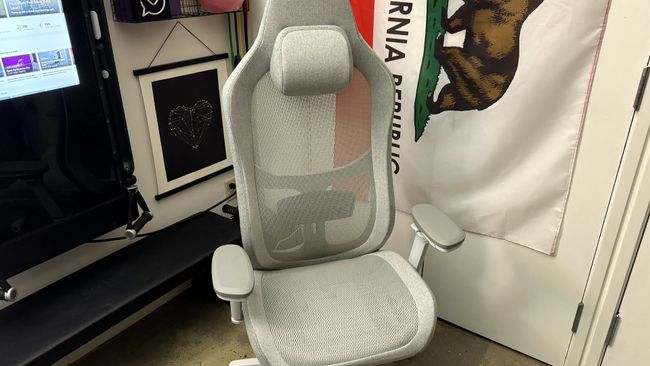 Lian Li's DK07 mechanized standing desk PC case debuts at $1,399 USD ...