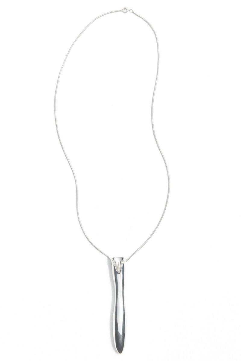The 16 Best Long Pendant Necklaces of 2022 | Marie Claire