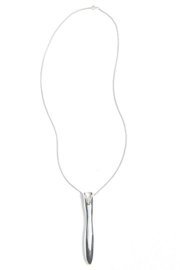 The 16 Best Long Pendant Necklaces of 2022 | Marie Claire