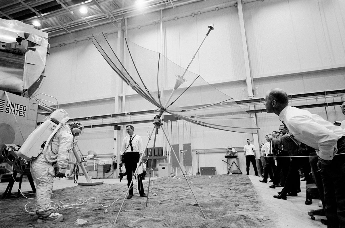 Don Lind, shuttle astronaut whose moon mission was canceled, dies at 92 ...