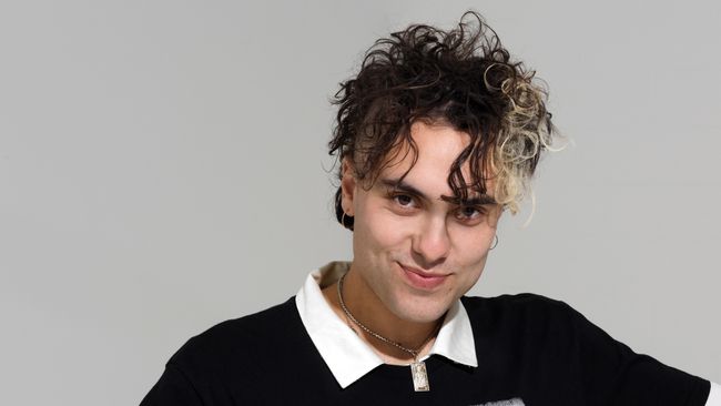 Keir on the power of GarageBand, his 'magic' AKG C414 microphone and ...