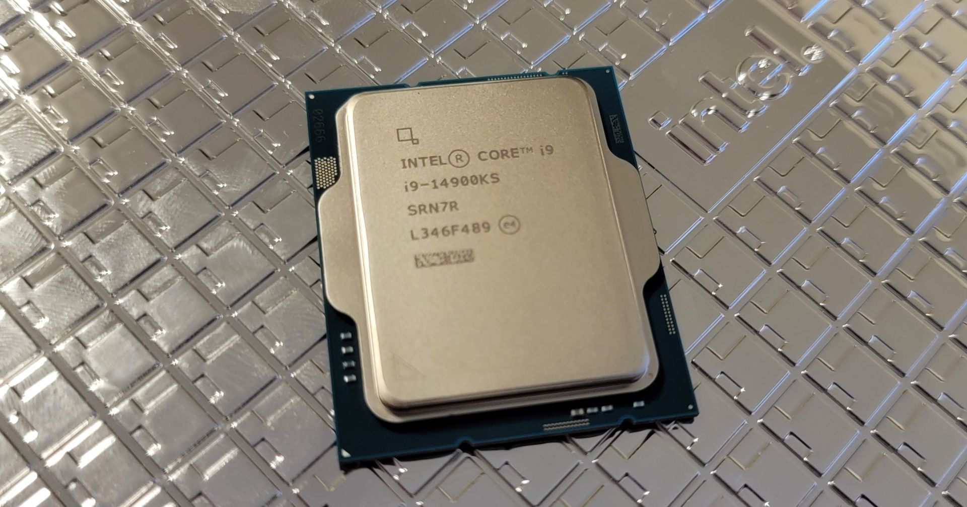Intel Core i9-14900KS Review: The Last Core i9 Hits Record 6.2 GHz at ... Intel Core i9-14900KS Review: The Last Core i9 Hits Record 6.2 GHz at ...