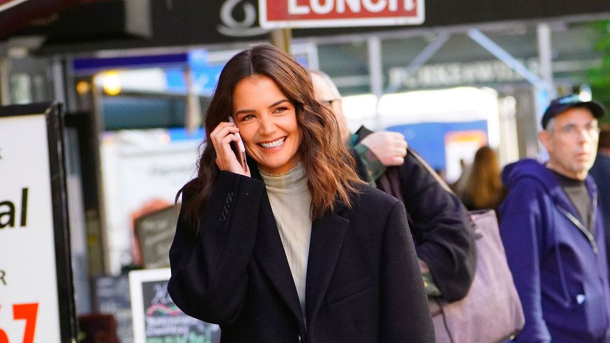 Katie Holmes Shares Cool, Artsy Selfie on Her Instagram Story | Marie ...