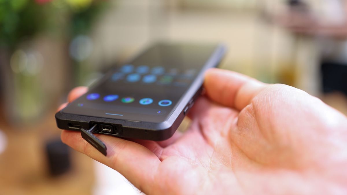 Sony Xperia Pro as a video monitor and streaming tool: your questions ...