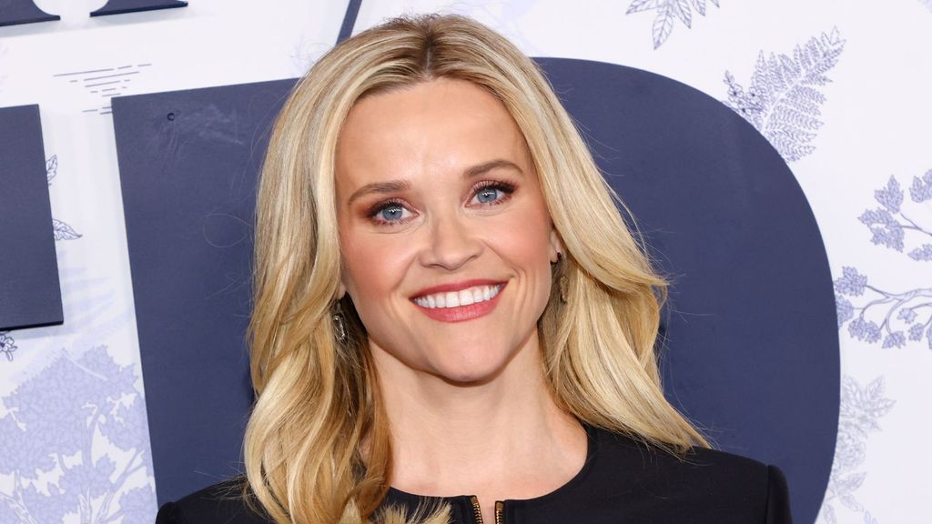 Reese Witherspoon Redefines Tradition With Her Reading Corner | Homes ...