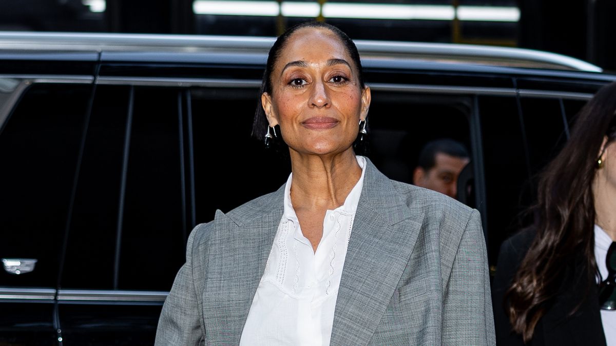 Tracee Ellis Ross’s Red Lipstick Is in My Beauty Hall of Fame | Marie ...
