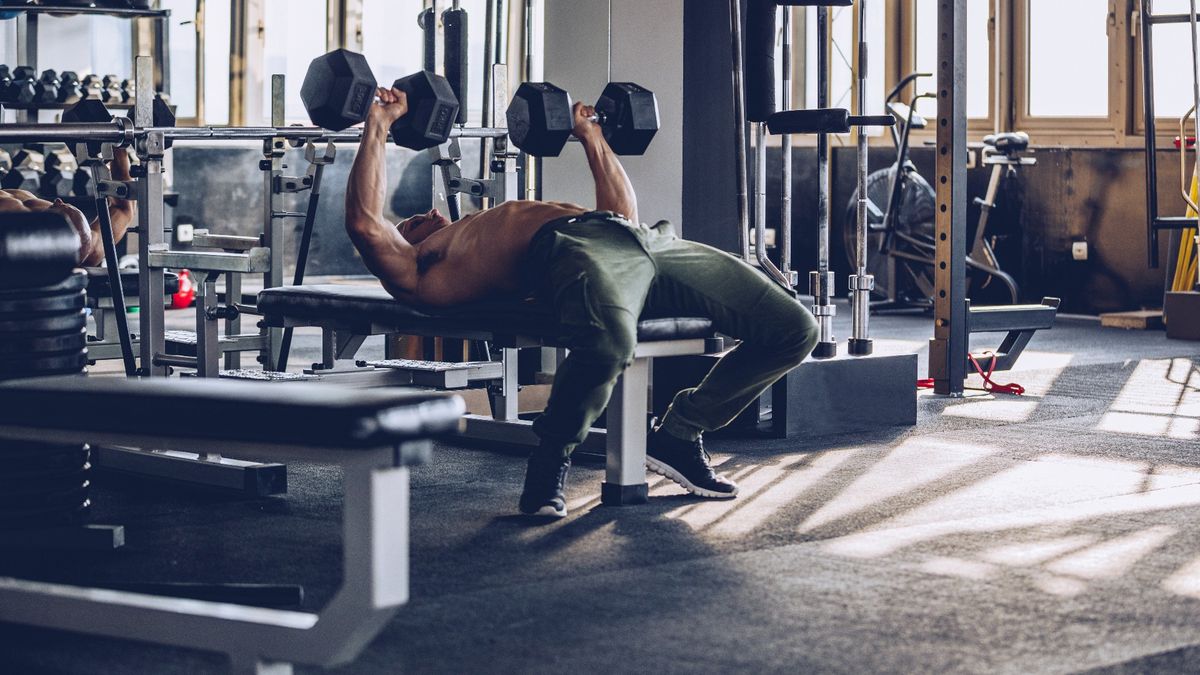How to bench press: Elevate chest day with these techniques and ...