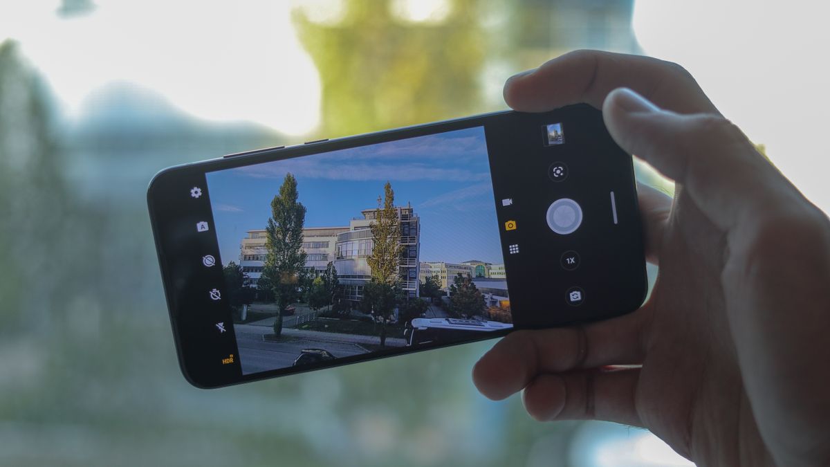 Battery life and camera - Motorola One Zoom review - Page 2 | TechRadar