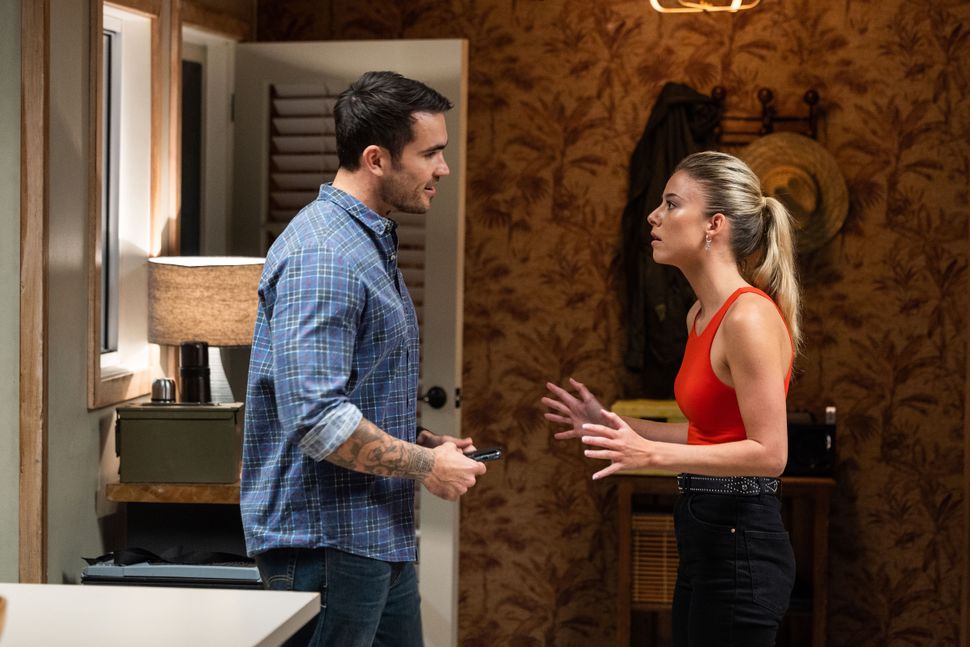 Home and Away spoilers Felicity Newman suspicious about Cash | What to ...