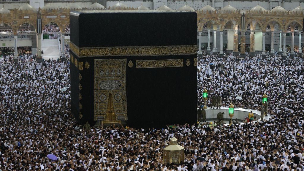Inside the Kaaba: the centre of Islam’s most sacred place of worship ...