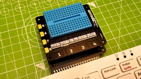 Pimoroni Flat HAT Hacker Review: Add HATs to Raspberry Pi 400 | Tom's ...