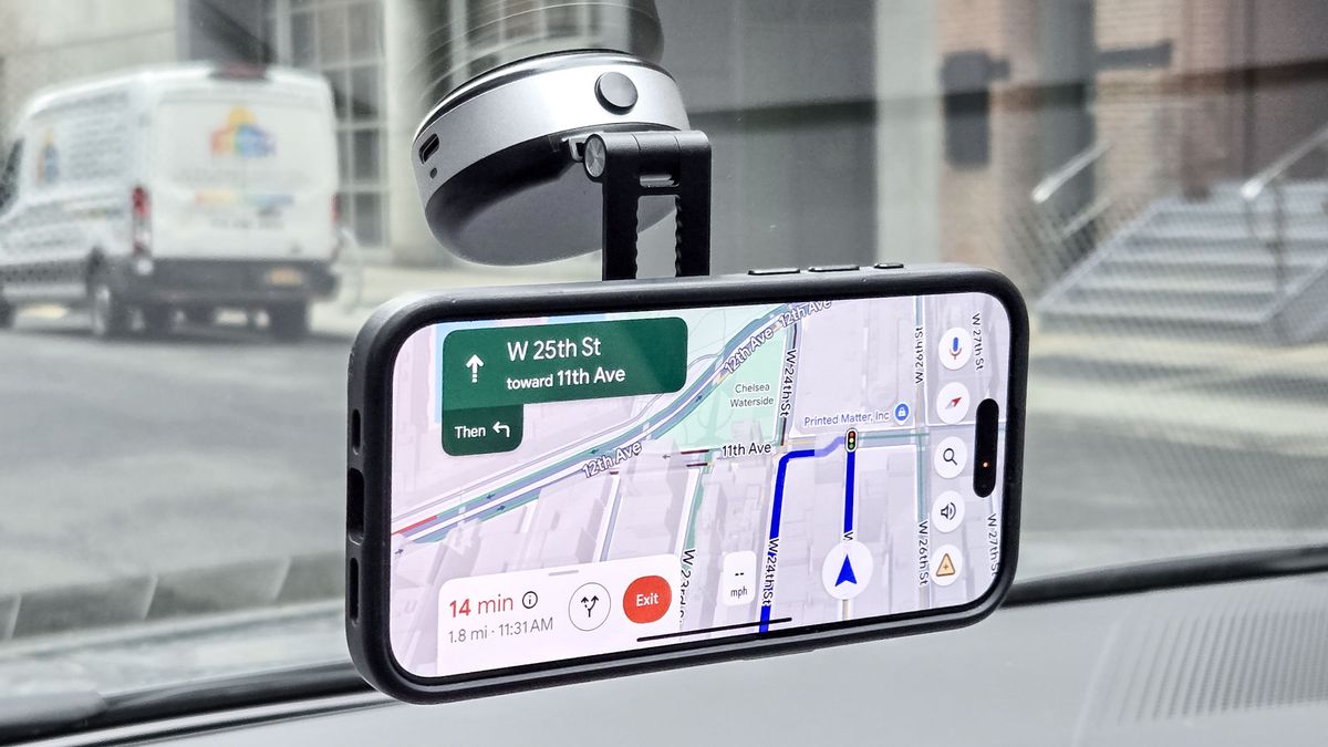 This suction mount is the best iPhone accessory I've tested in the last ...