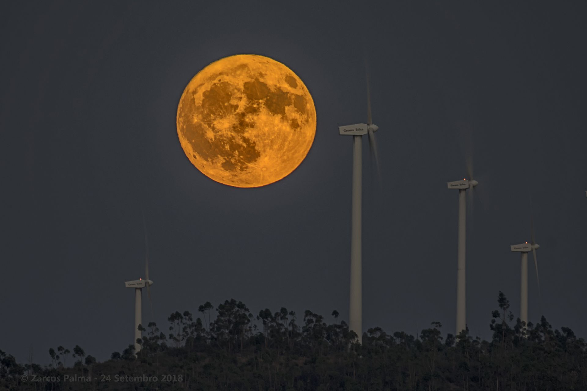See the Harvest Moon of 2018 in These Gorgeous Photos! | Space