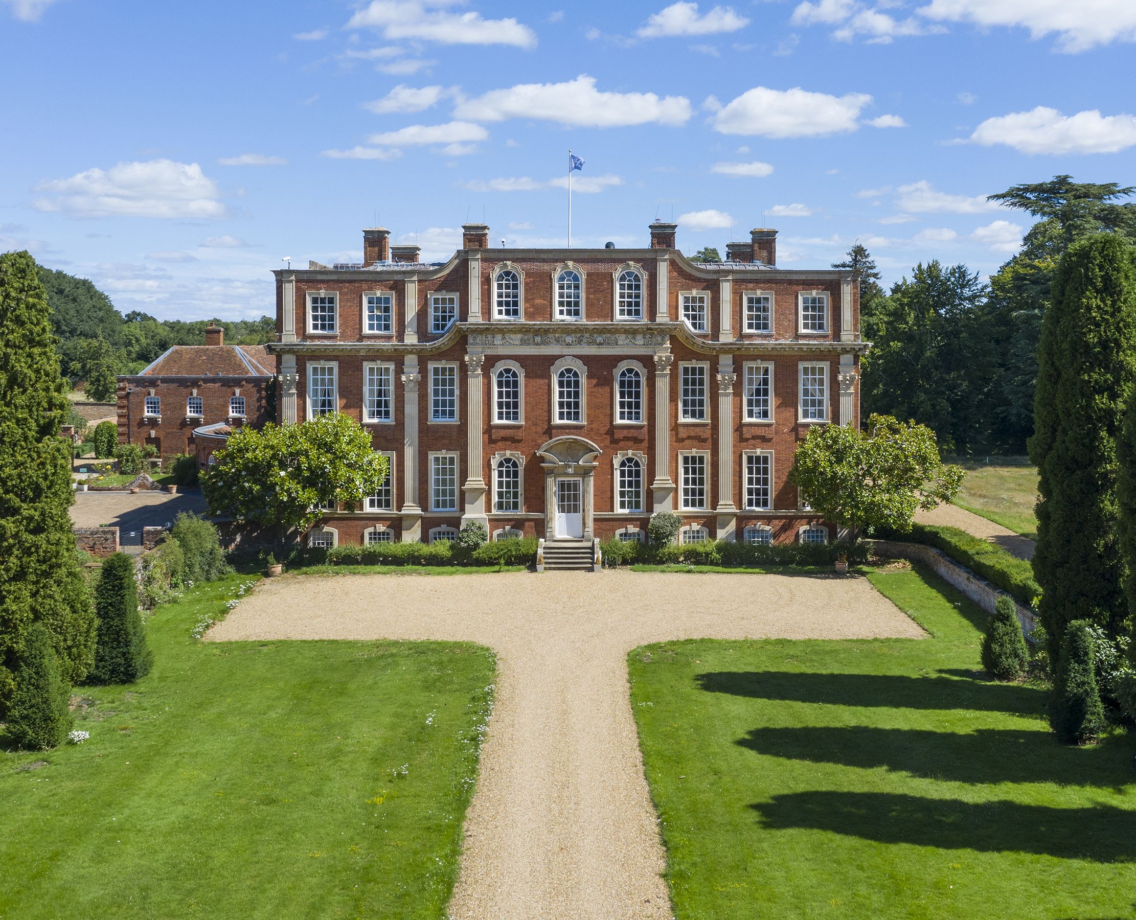 A £7m bargain? The 'architectural jewel' in Buckinghamshire with 'an ...