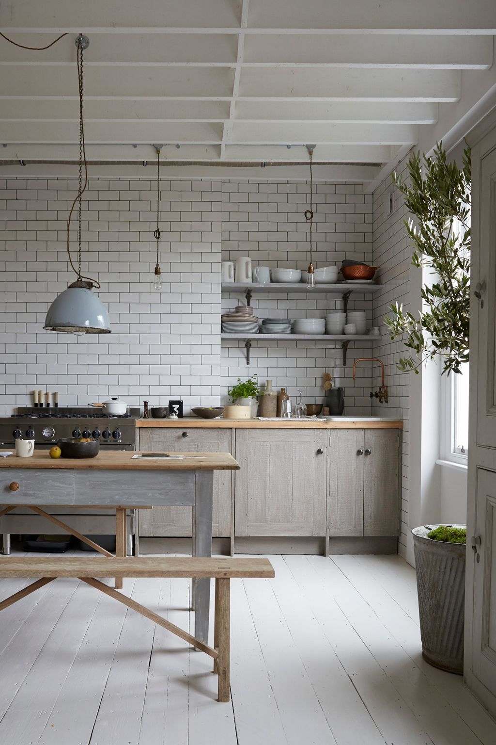 Explore an elegantly rustic Victorian flat in London | Livingetc