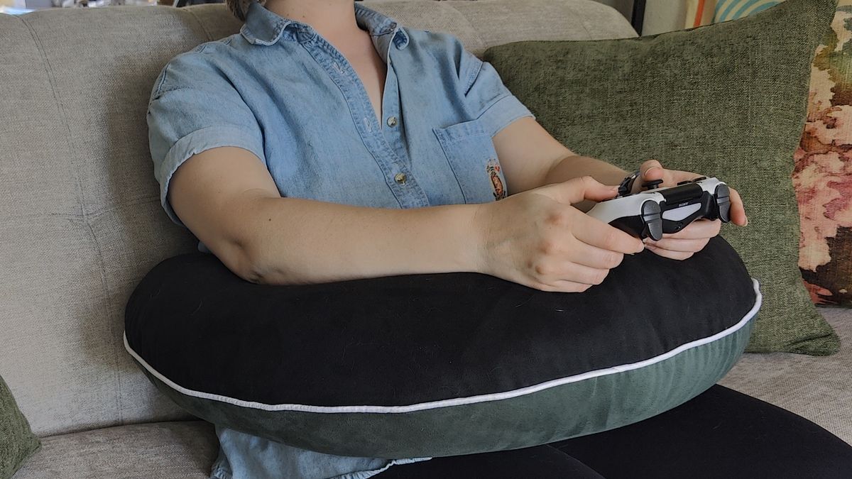 Valari Gaming Pillow review: Simple, ergonomic comfort for marathon ...