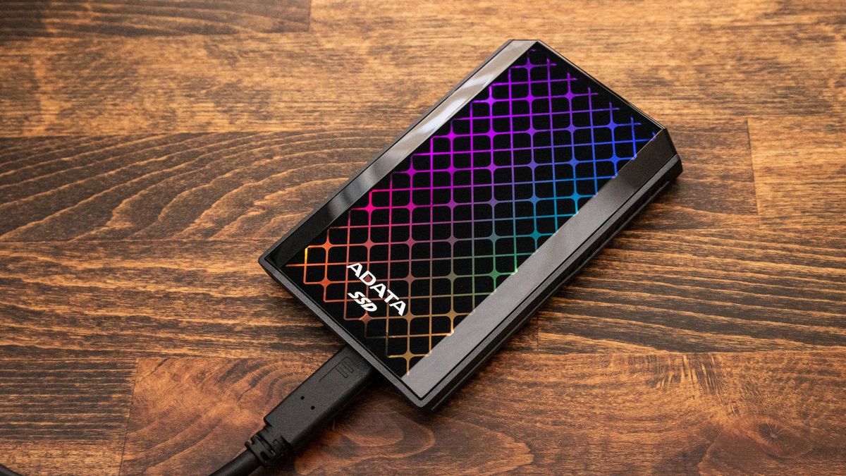 Adata SE900G Portable RGB SSD Review: RGB Invades Portables | Tom's ...