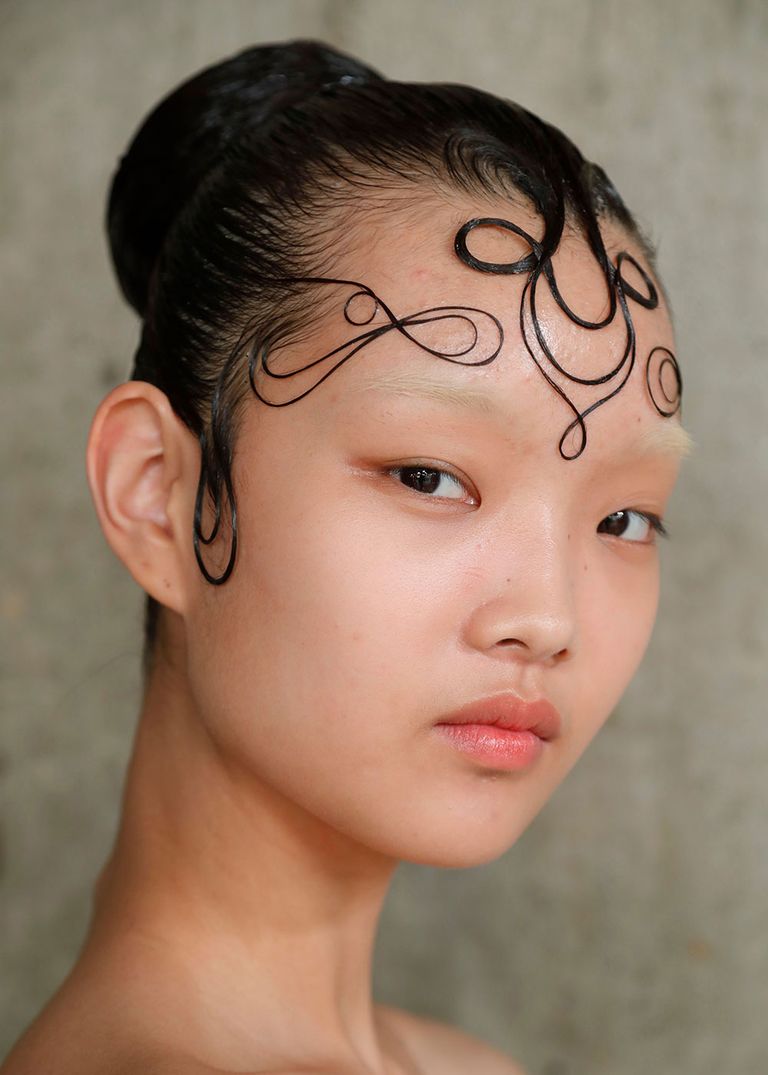 Beautiful Beauty Looks Spotted At London Fashion Week AW19 So Far ...