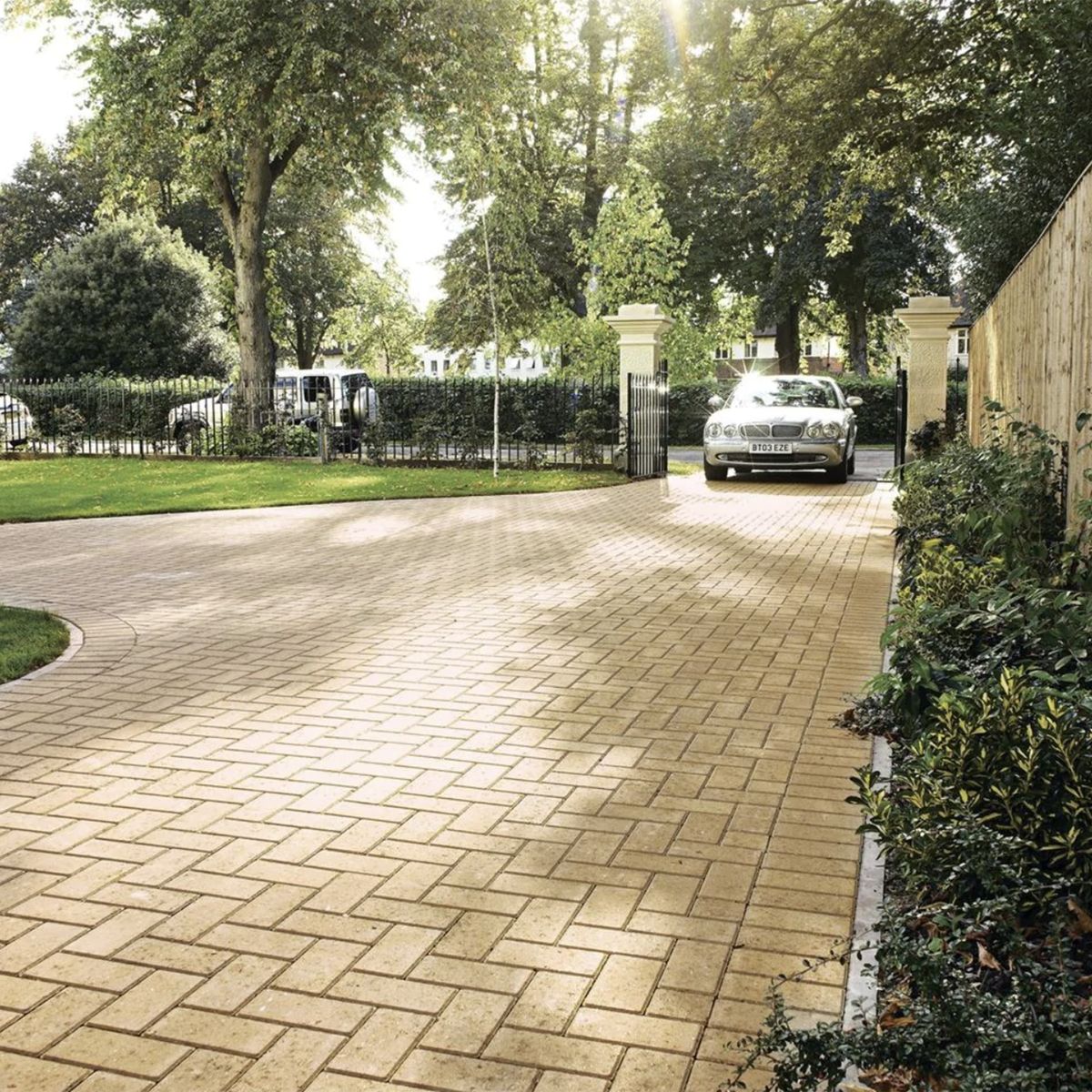 8 versatile block paving patterns for driveways and patios | Homebuilding