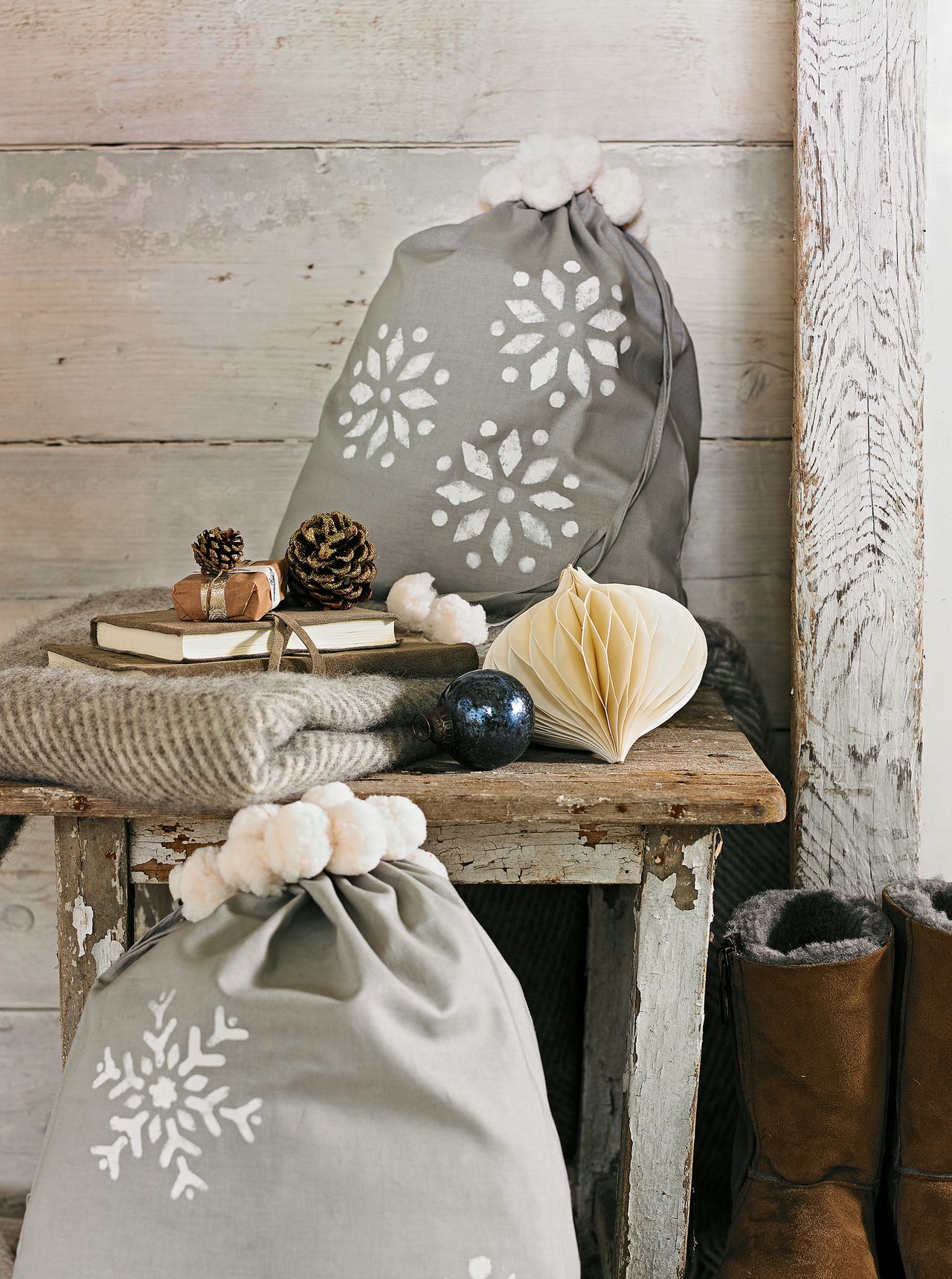 How to make gift wrap: 11 easy but elegant bespoke ideas | Homes and ...