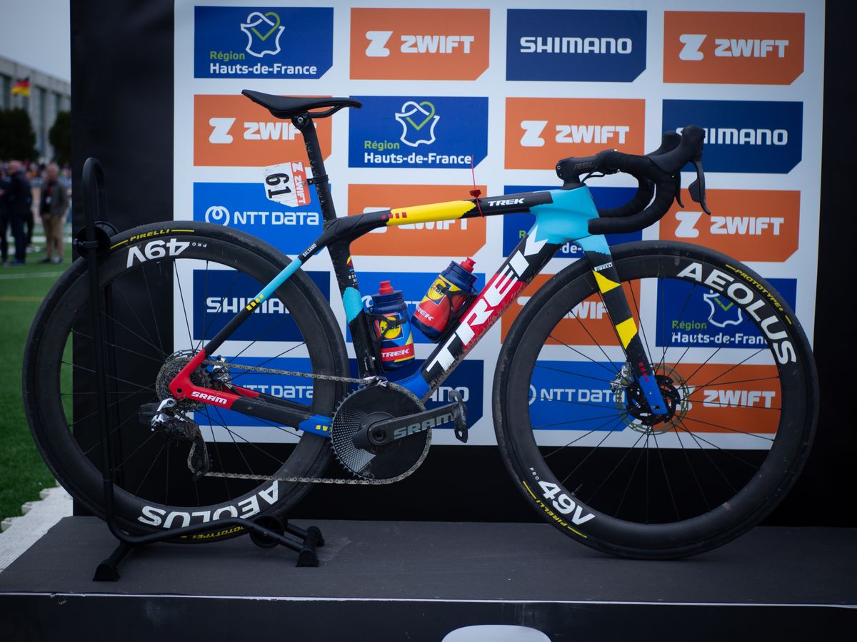 Paris-Roubaix Femmes podium bikes: Three different approaches from ...