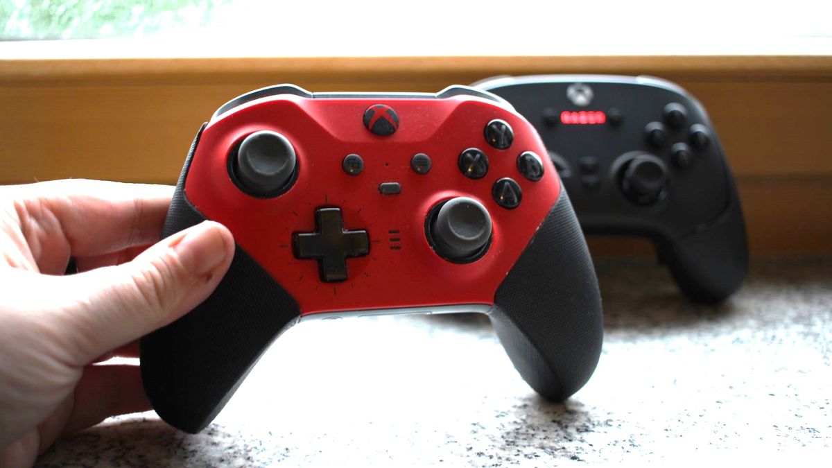 Razer Wolverine V3 Pro vs. Xbox Elite Wireless Controller Series 2 ...