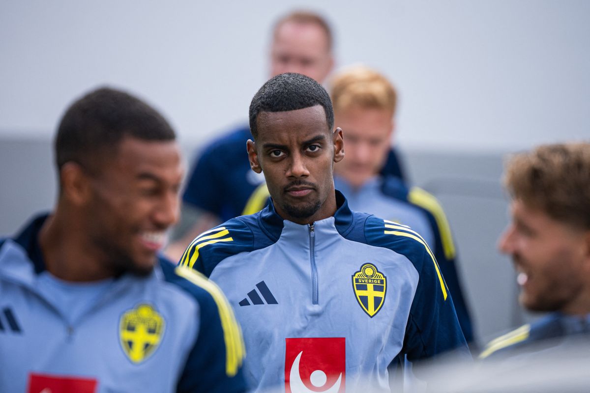 Alexander Isak now rated doubtful for next two Liverpool matches after ...