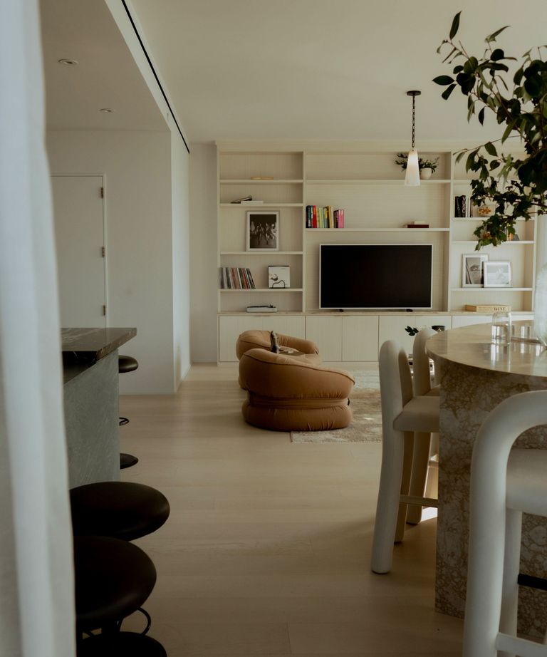A look inside an earthy yet modern New York City apartment | Homes and ...