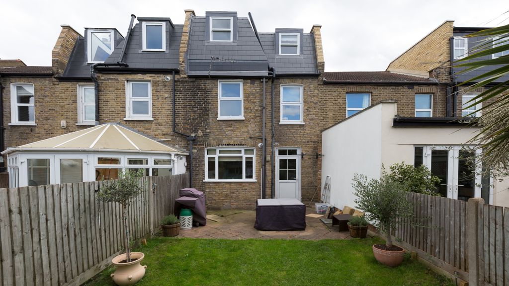 Mansard Loft Conversion: 17 Designs for Added Living Space | Homebuilding