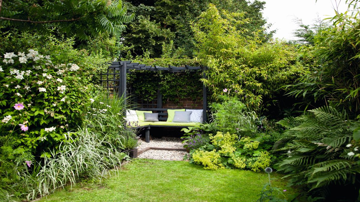 Narrow Garden Ideas: 14 Ways to Maximise Space | Homebuilding