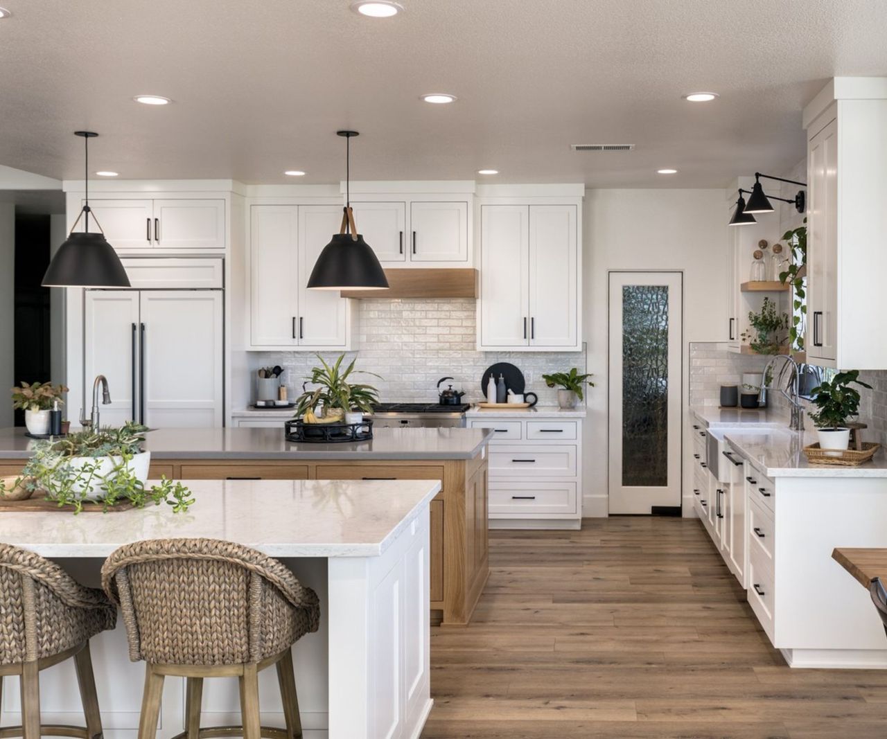 7 modern farmhouse kitchen island ideas | Homes and Gardens