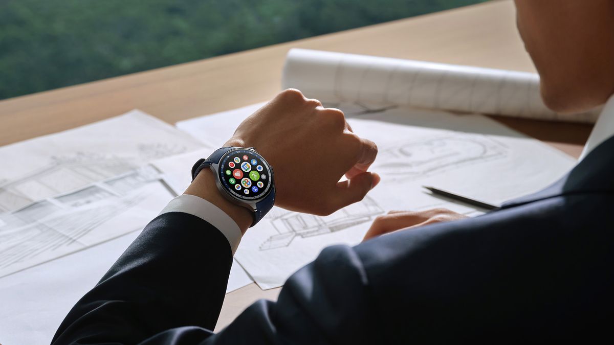 Galaxy Watch rival brings Samsung-beating battery in new Nordic Blue ...
